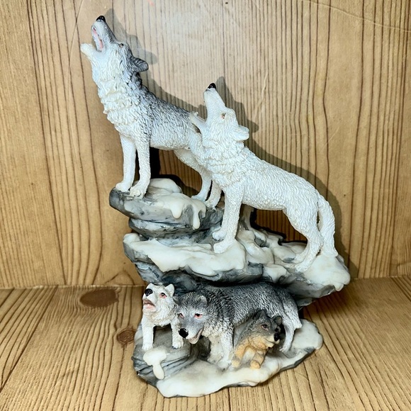 Accents | Howling Gray Wolf And Family On A Rock Statue For Rustic ...